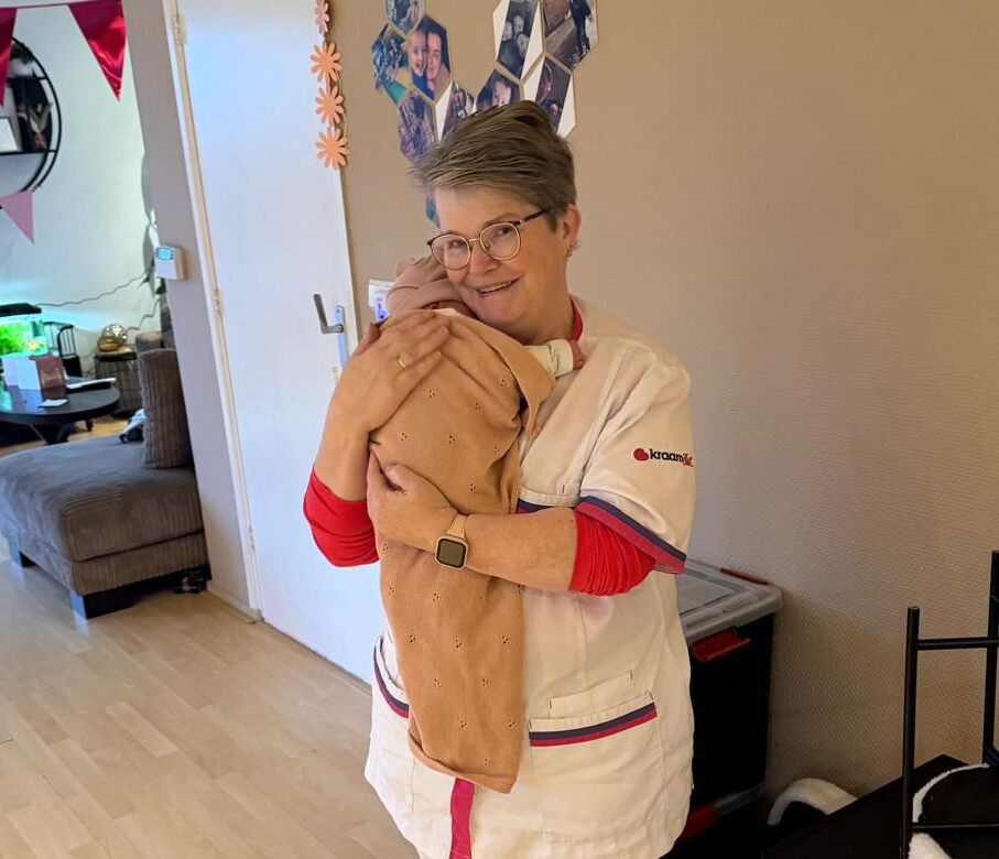 Kraamzus Jantiena vertelt in Ouders van Nu